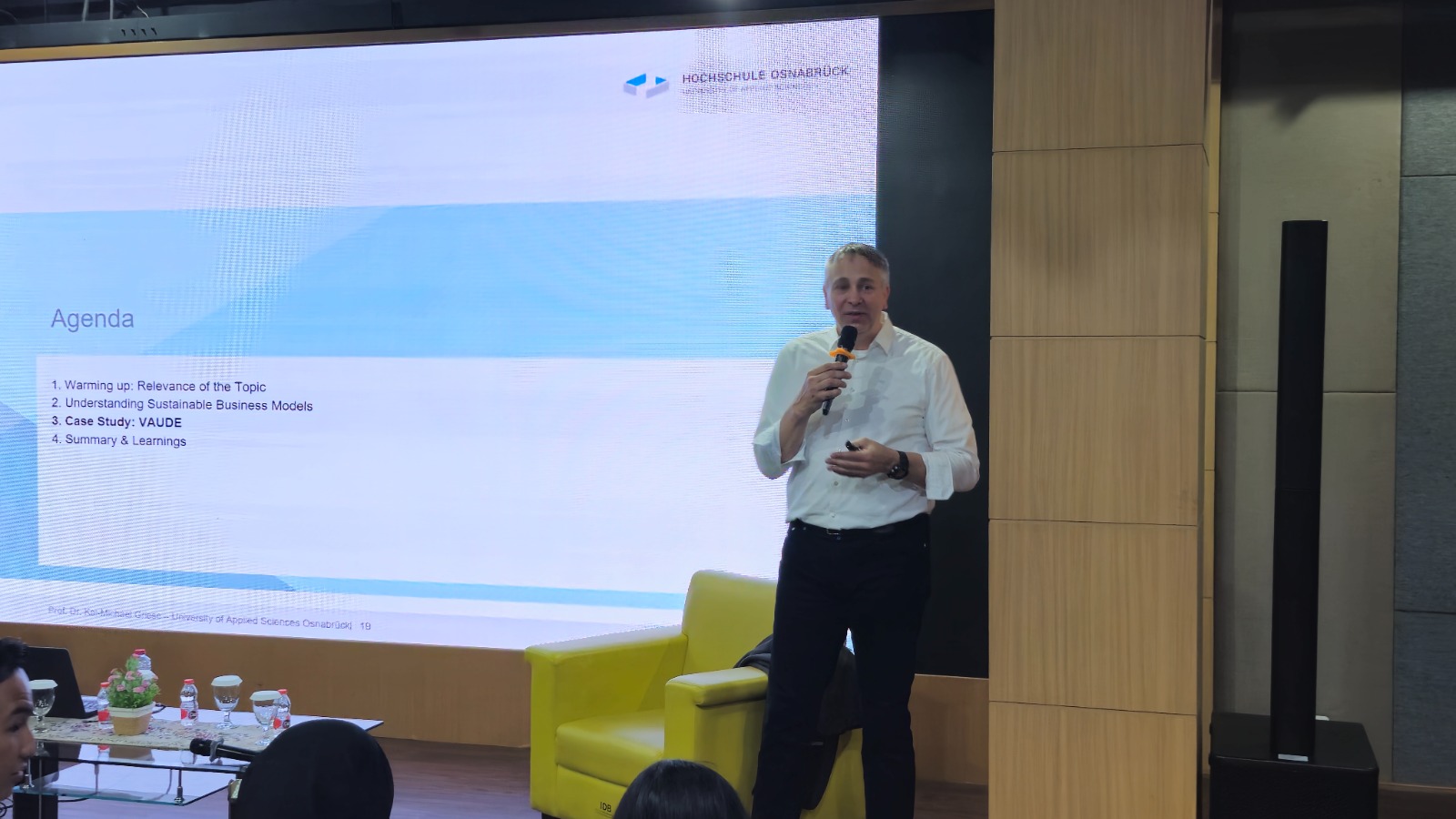 Kuliah Umum Bersama Prof. Dr. Kai-Michael Gries: Strategi Ketahanan dan ...